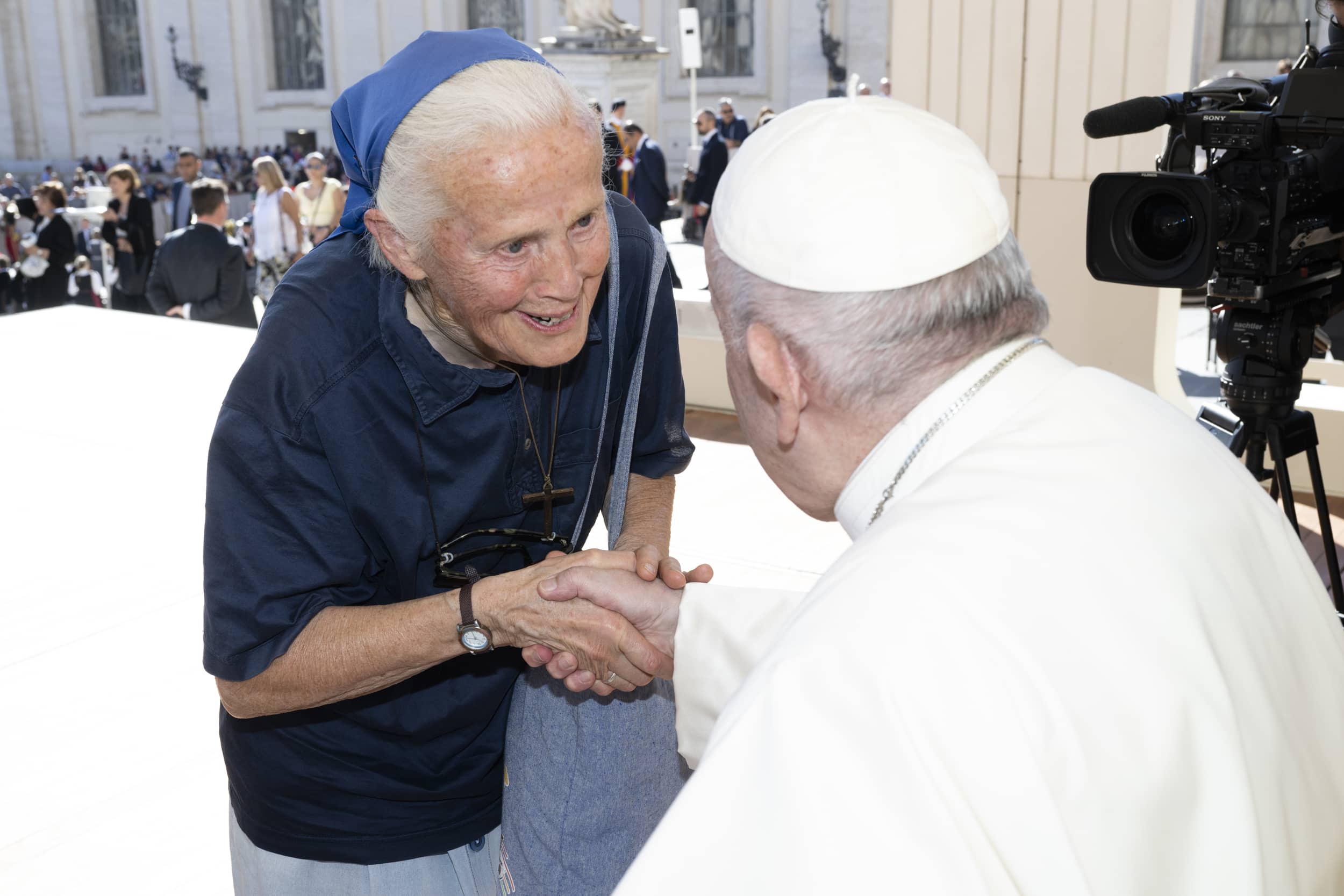Sister Geneviève Jeanningros: The nun who changed Vatican protocol ...